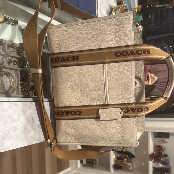 Coach | Bags | Coach Cream Tote Bag With Structured Design And Gold ...
